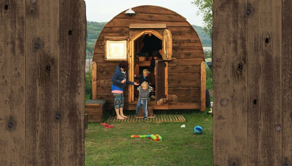 Shepherds Huts - Petruth Paddocks | Tel +44 (0) 1934 257055